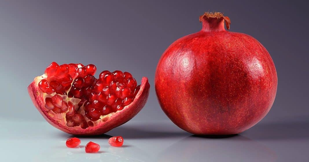 7 important reasons to eat pomegranate!
