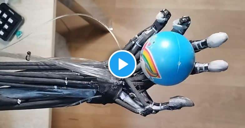 Sentetik insan modeline ilk adım: Robotik el üretildi!